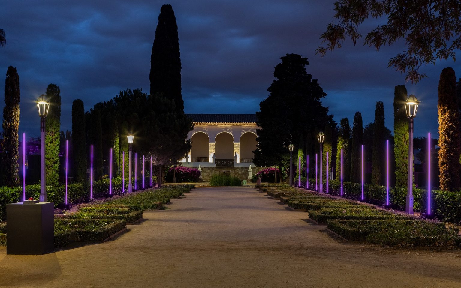 Resiliencia – an immersive light experience by LEDS C4 • Hotel Designs