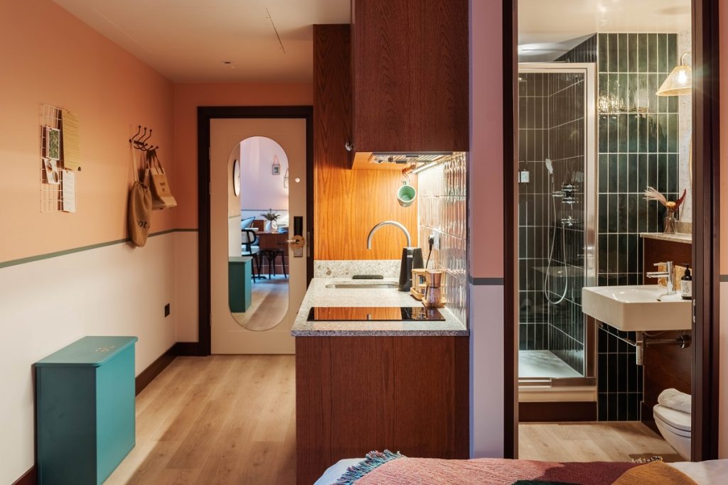 Checking in to room2 Chiswick – the world’s first net-zero hometel ...