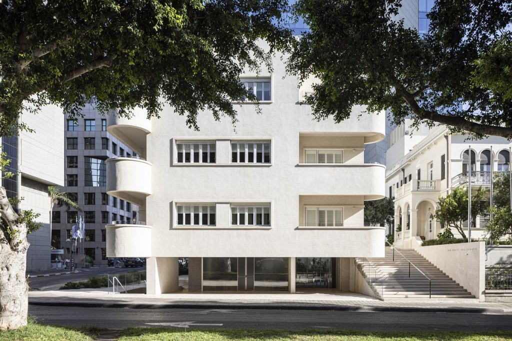 Bauhaus bombshell: R48 opens on Rothschild Boulevard • Hotel Designs