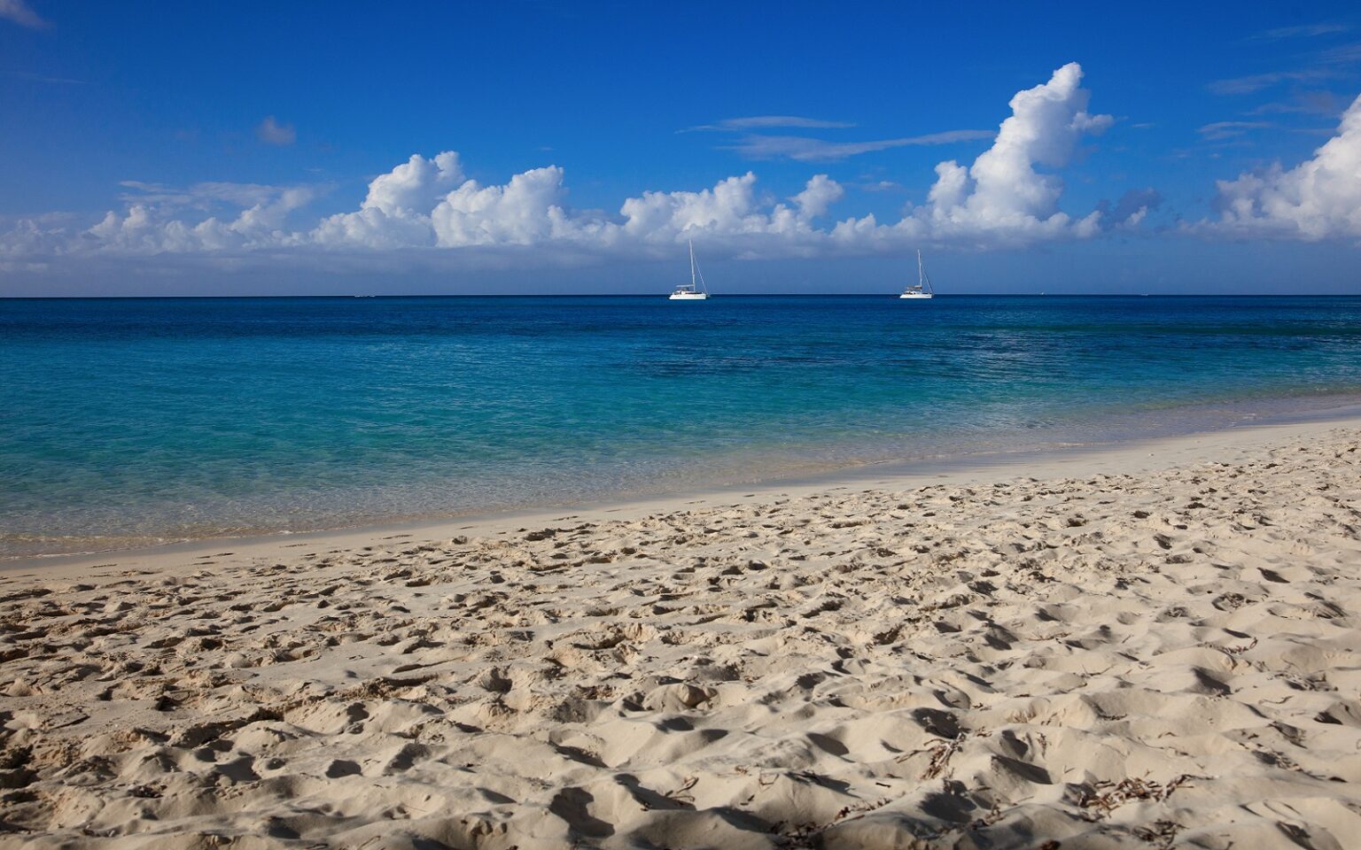Hotel Indigo Turks & Caicos Grace Bay opens on Grace Bay Beach • Hotel ...
